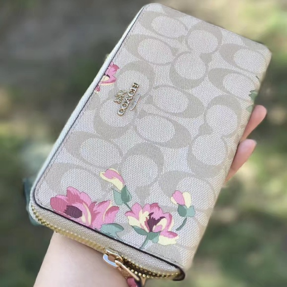 Coach | Bags | Coach Accordion Zip Around Wallet Signature Floral ...